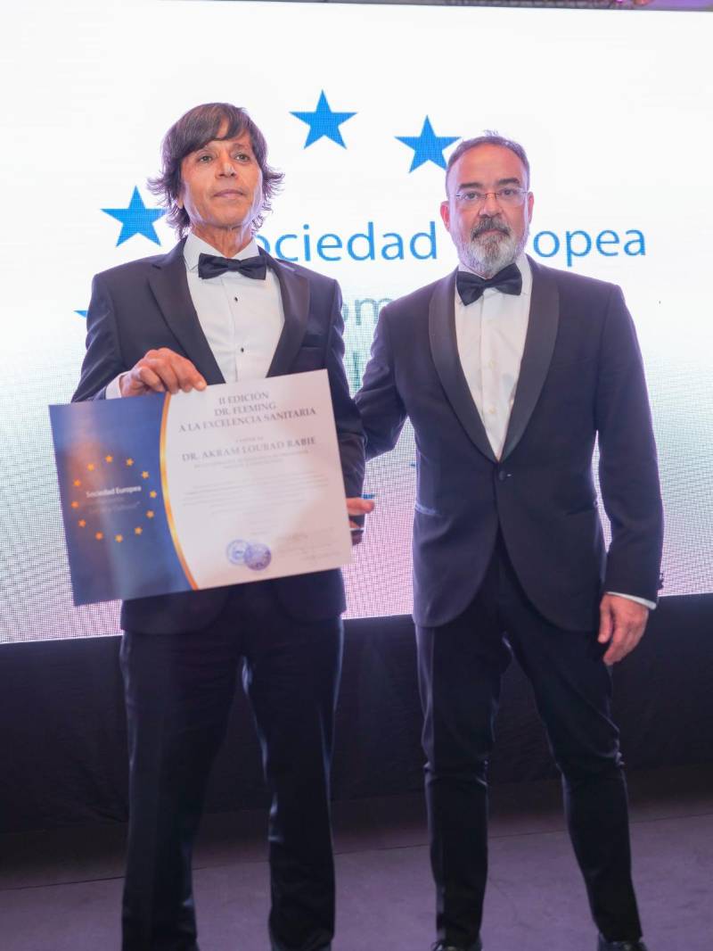 El doctor Akram Loubad recibe el Premio Doctor Fleming a la Excelencia ...