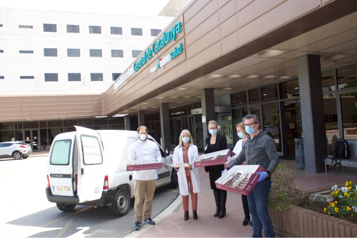 Dulce agradecimiento de chocolate y frambuesa para el personal del HUGC ...