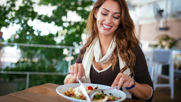 El mejor orden para comer los alimentos del plato | Quirónsalud