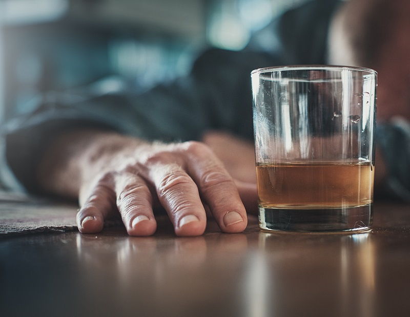 10 síntomas psicológicos del alcoholismo | Blog Sana-Mente