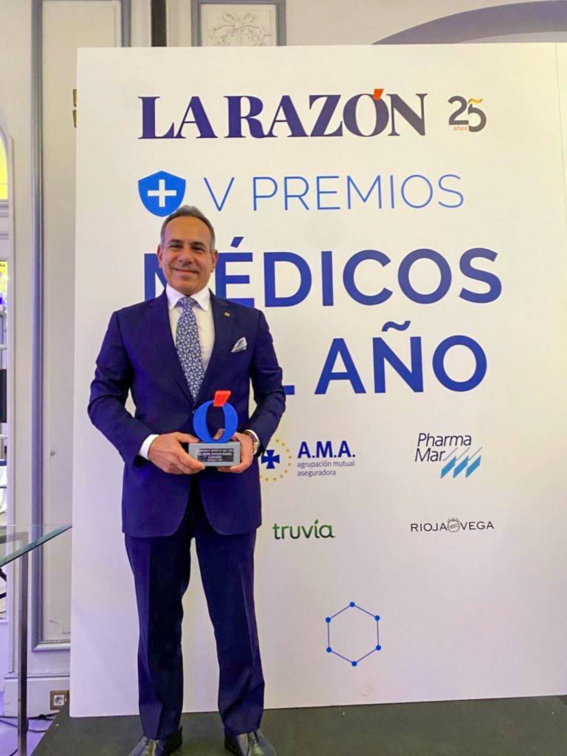 Doctor Nabil Ragaei Kamel receives the Doctor of the Year Award in ...